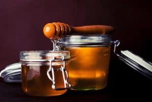 How to Harvest Honey From a Beehive - 8 Steps 🥇 | EbeeHQ